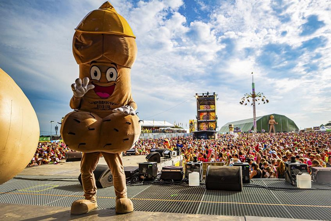 Kamping Kitsch Club lanceert fallusvormige frituursnack ‘De Perlut ...